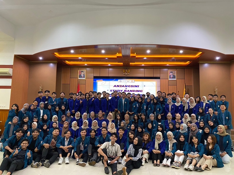 BEM KM FEB UNY Sambangi BEM FEB Universitas Diponegoro | Fakultas Ekonomi dan Bisnis